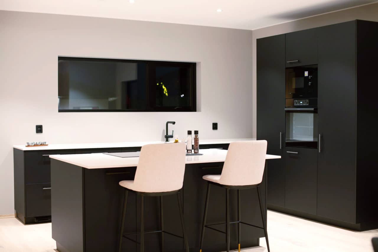 Sort og hvitt kjøkken - Antifingeravtrykk - Rotpunkt | Rotpunkt Kjøkken